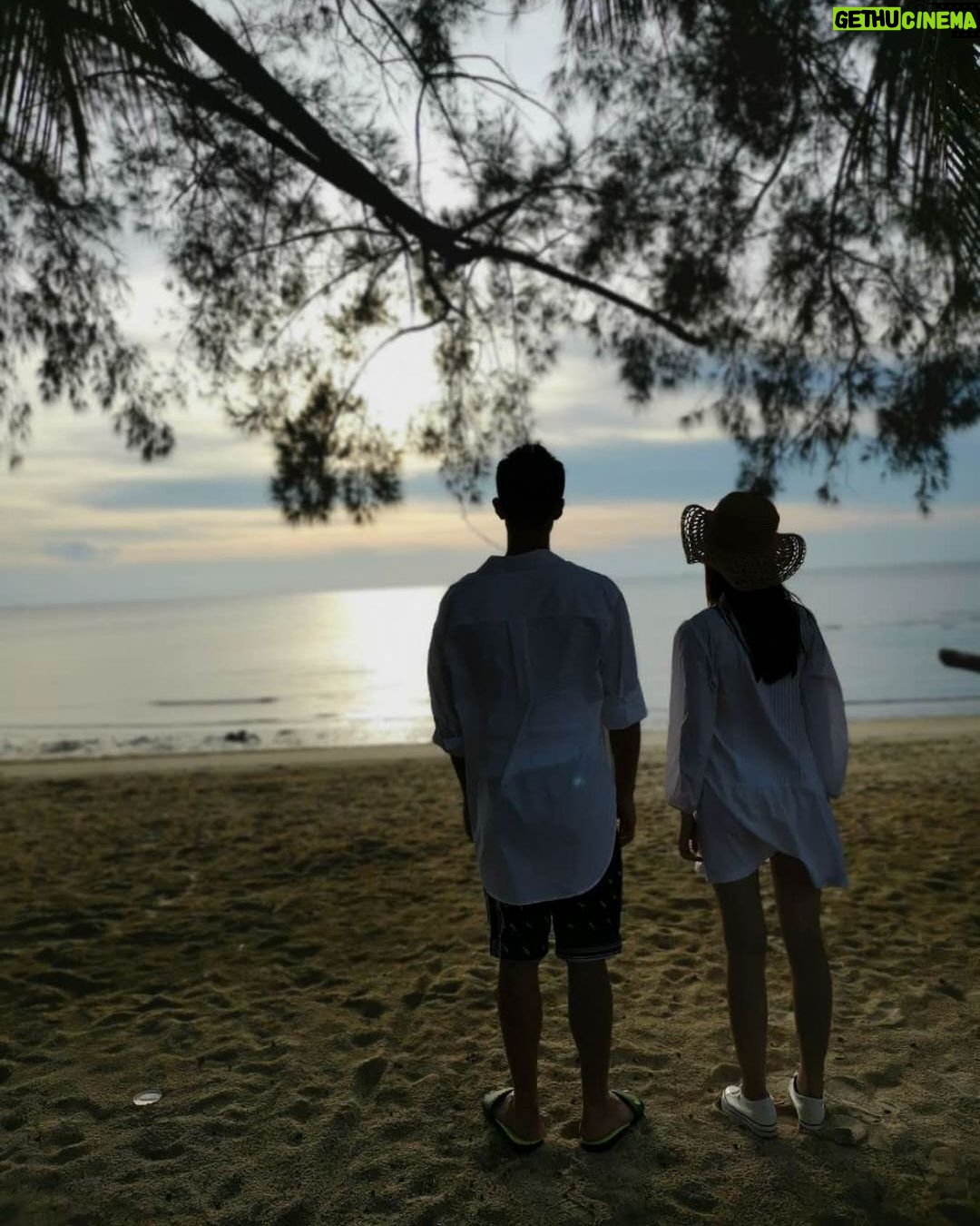 Sky Li Instagram – 「我們還得站多久？」 「導演沒讓我們動，咱也不敢問啊。」 | Gethu Cinema