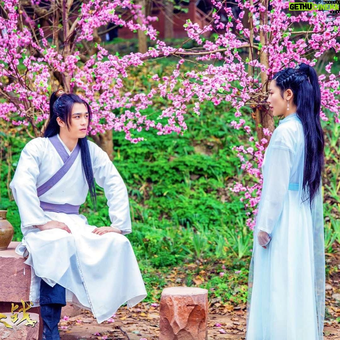 Sky Li Instagram – 飛得越高 勒得越疼 | Gethu Cinema