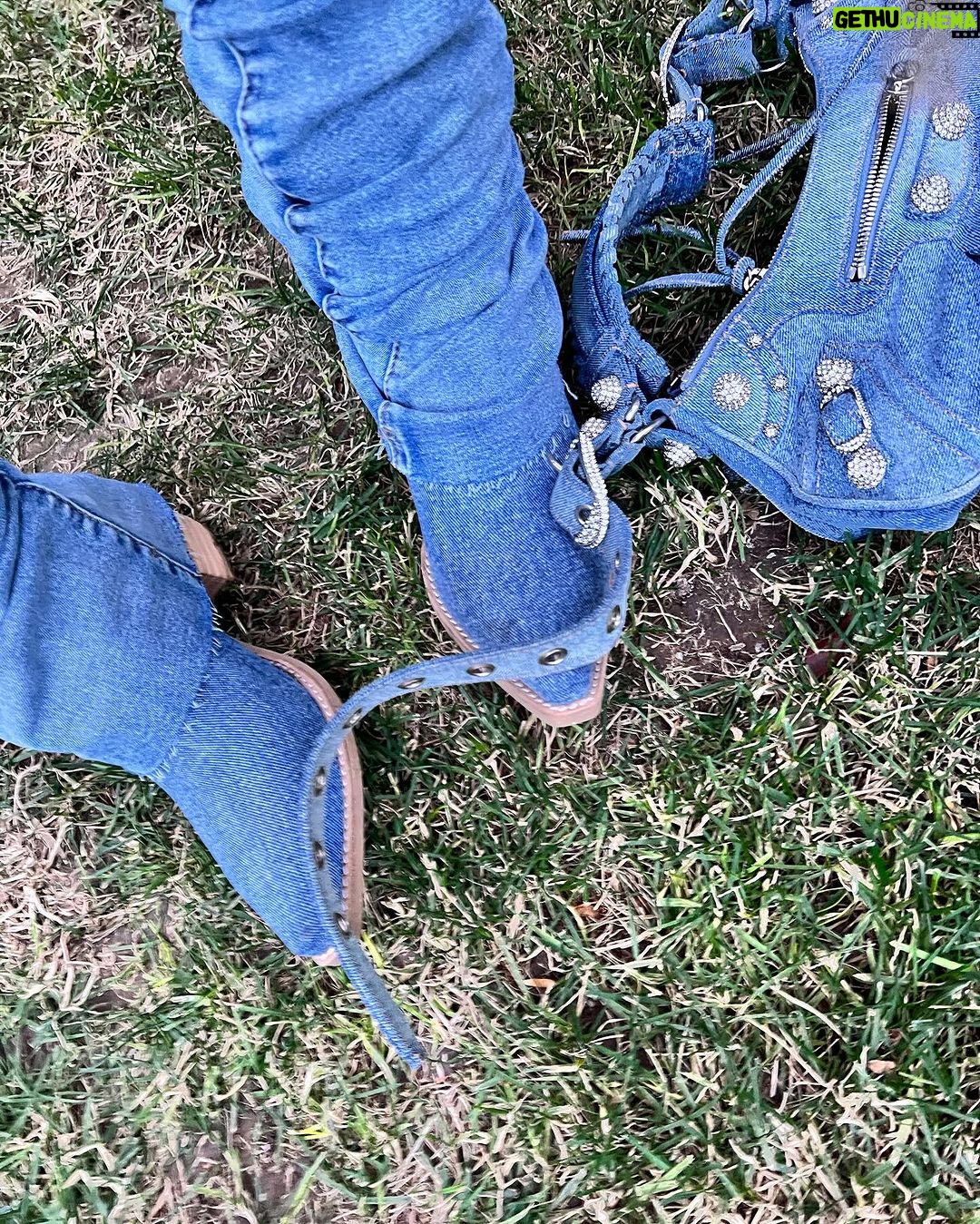 Sommer Ray Instagram – 🩵 💙 | Gethu Cinema