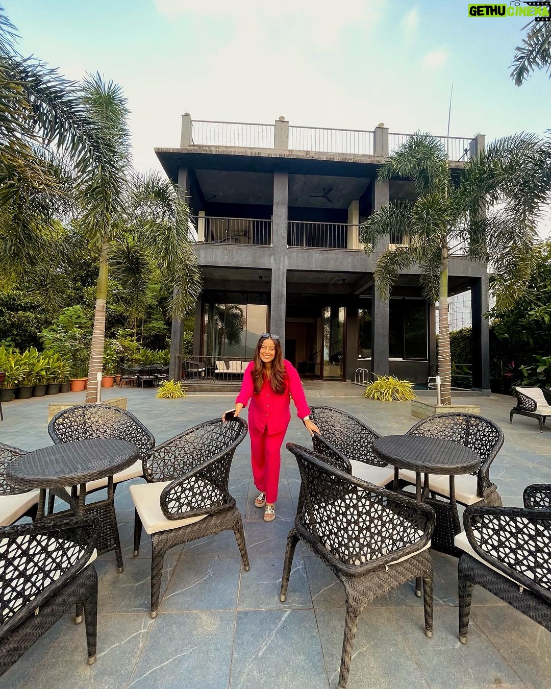 Srishty Rode Instagram – Chasing sunsets, making memories, and savoring ...