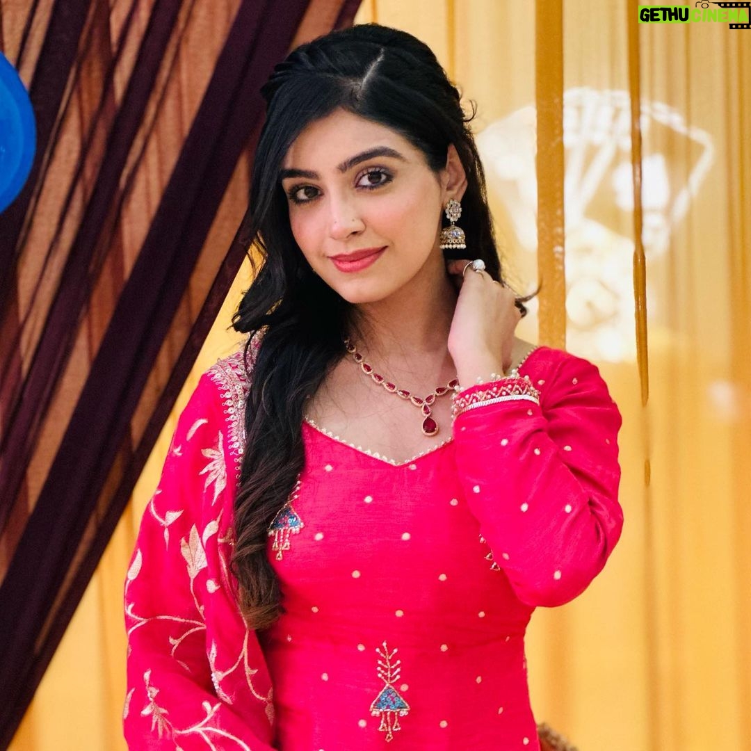Twinkle Arora Instagram – 🪔🏡👩‍👩‍👧‍👧 | Gethu Cinema