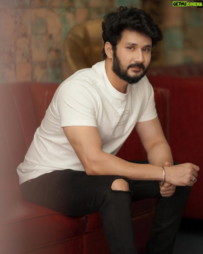 Actor Vishnu HD Instagram Photos and Wallpapers January 2024 | Gethu Cinema