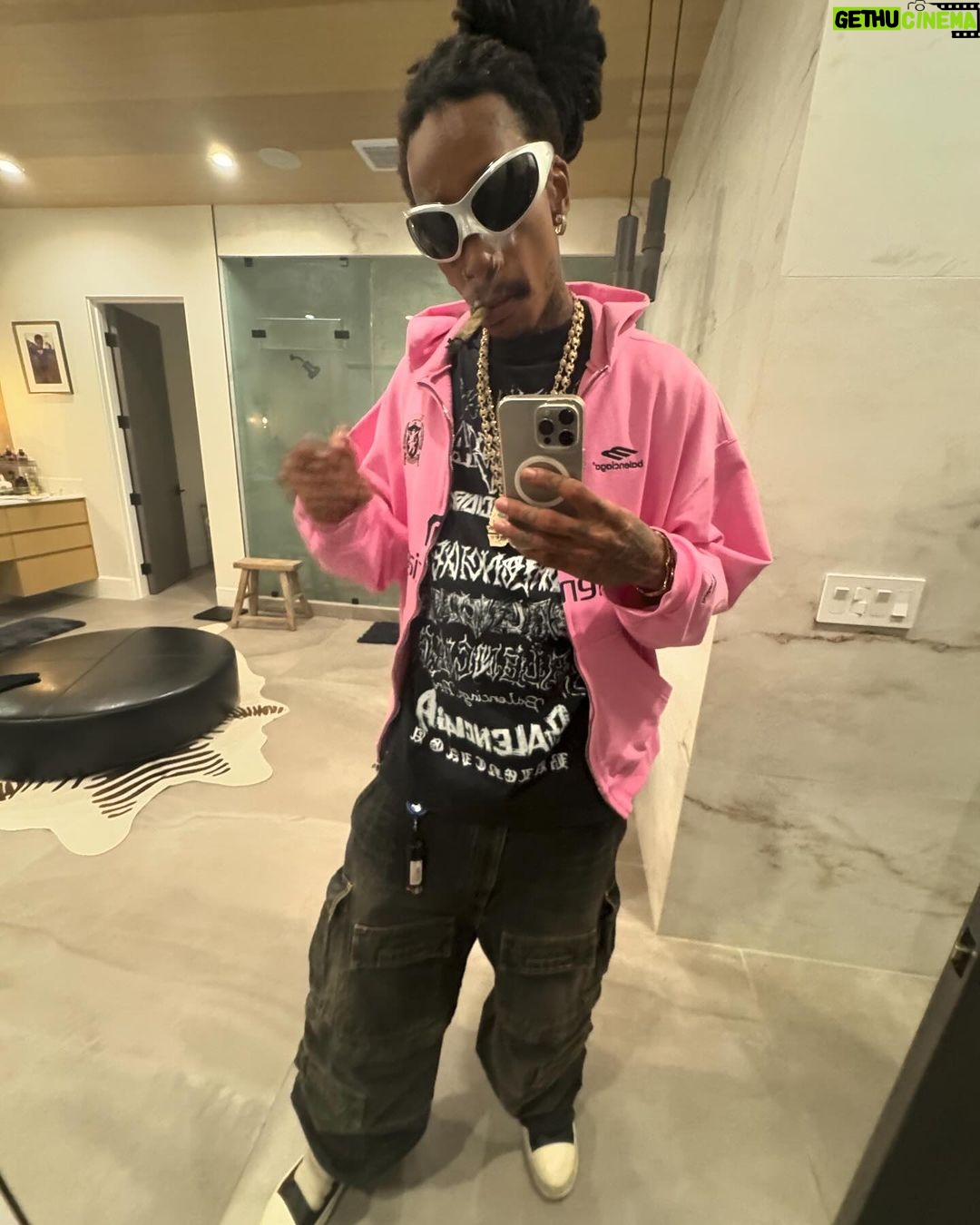 Wiz Khalifa Instagram – I smell like bomb weed and thousand dollar ...