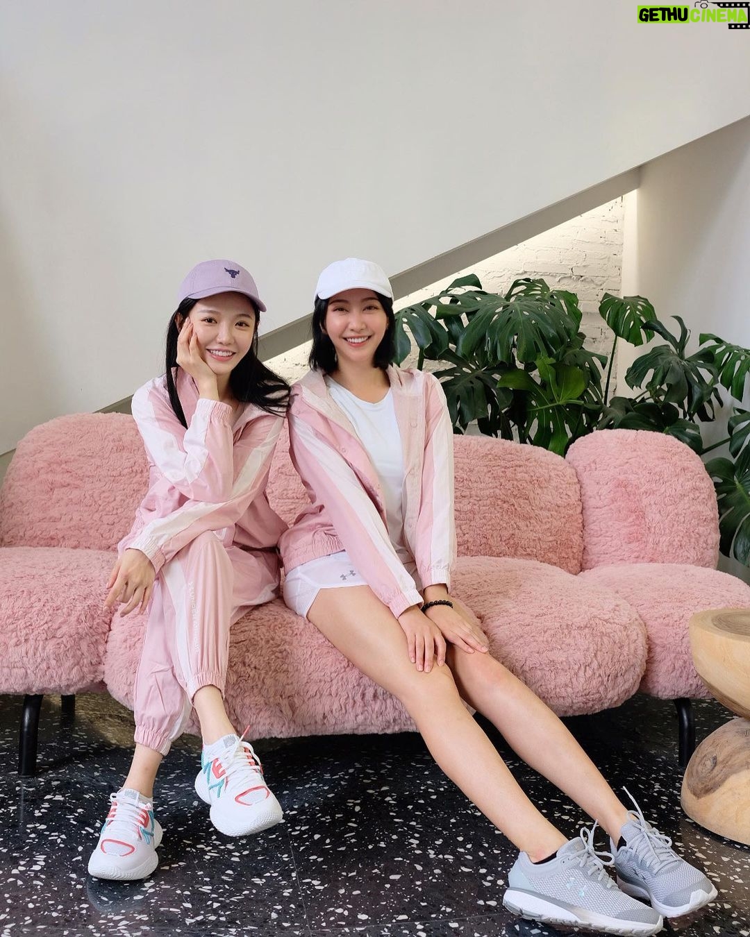 Yao Mi Instagram – @yyyrrr414 每日情人穿搭 是妳讓我的世界從那刻變成粉紅色 💕 珍惜每一次能見面相處的時間 我家 ...