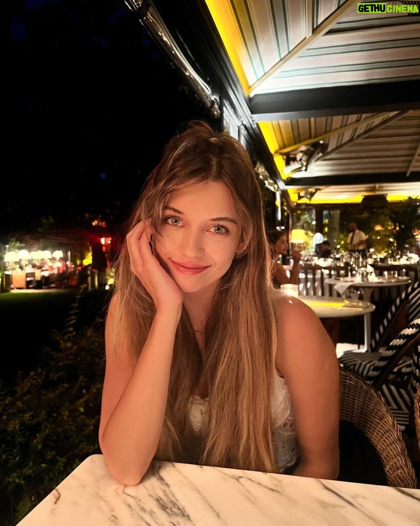 Actress Afra Saraçoğlu HD Instagram Photos and Wallpapers September ...