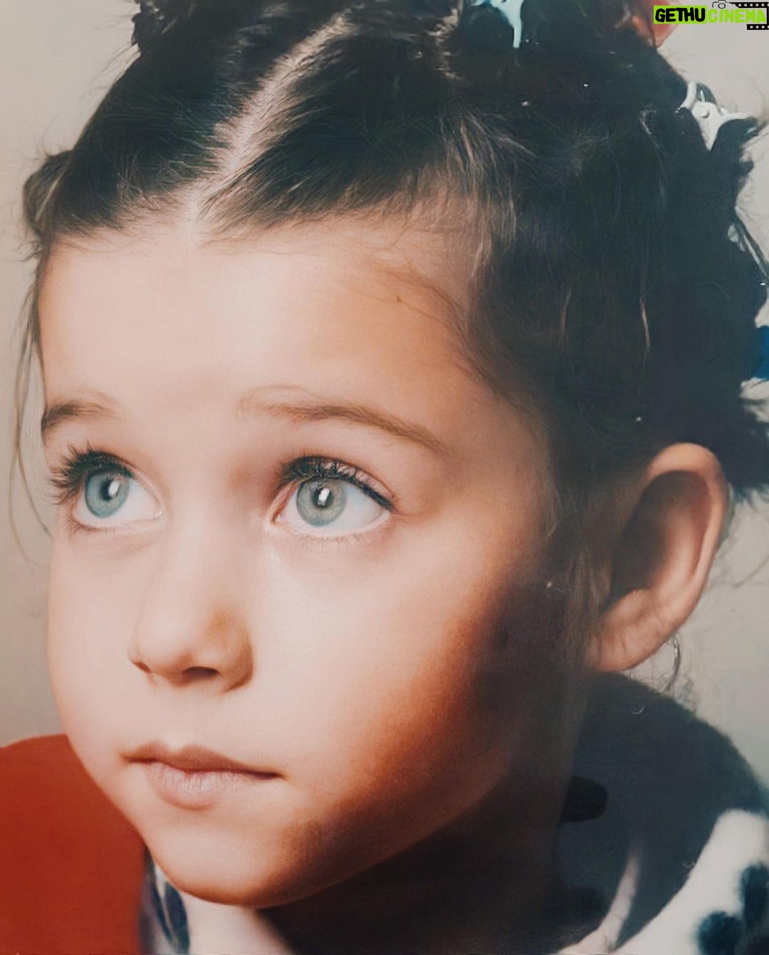 Actress Afra Saraçoğlu HD Instagram Photos and Wallpapers December 2022 ...