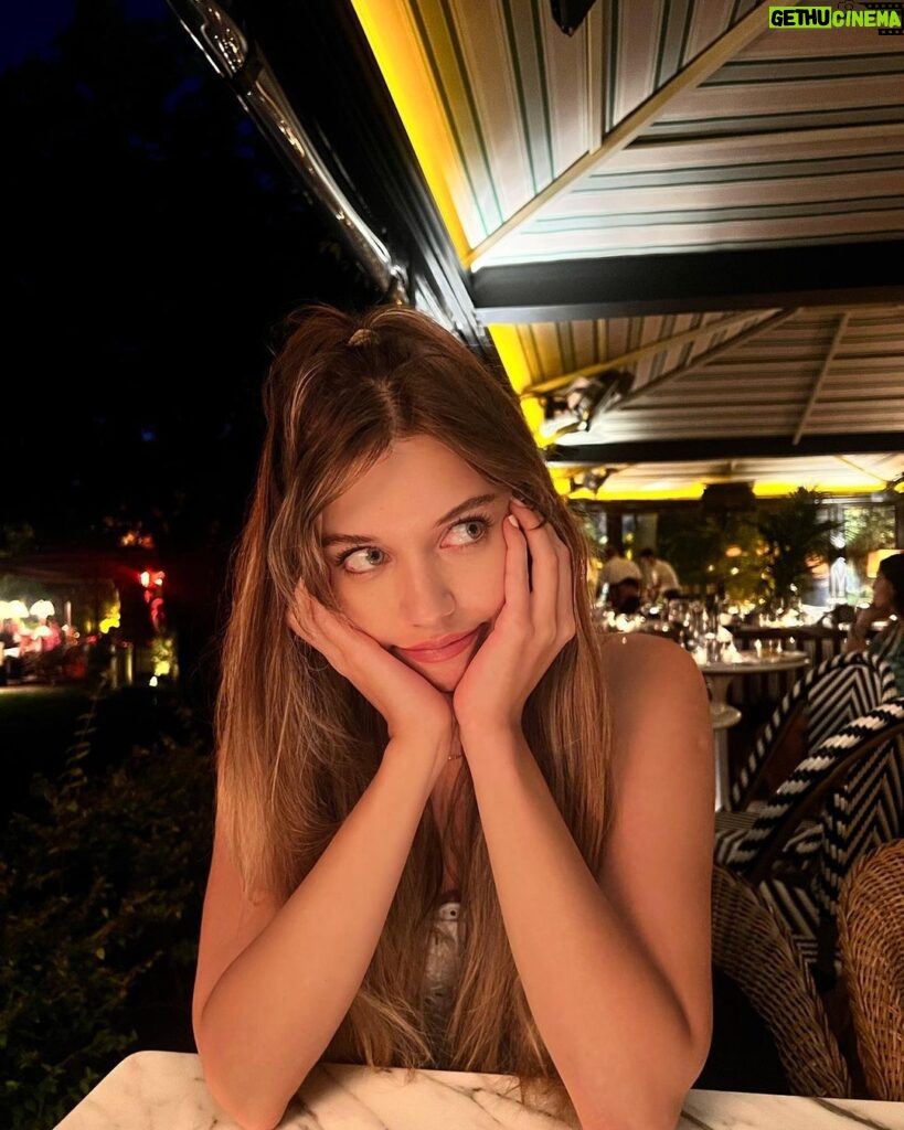 Actress Afra Saraçoğlu HD Instagram Photos and Wallpapers September ...