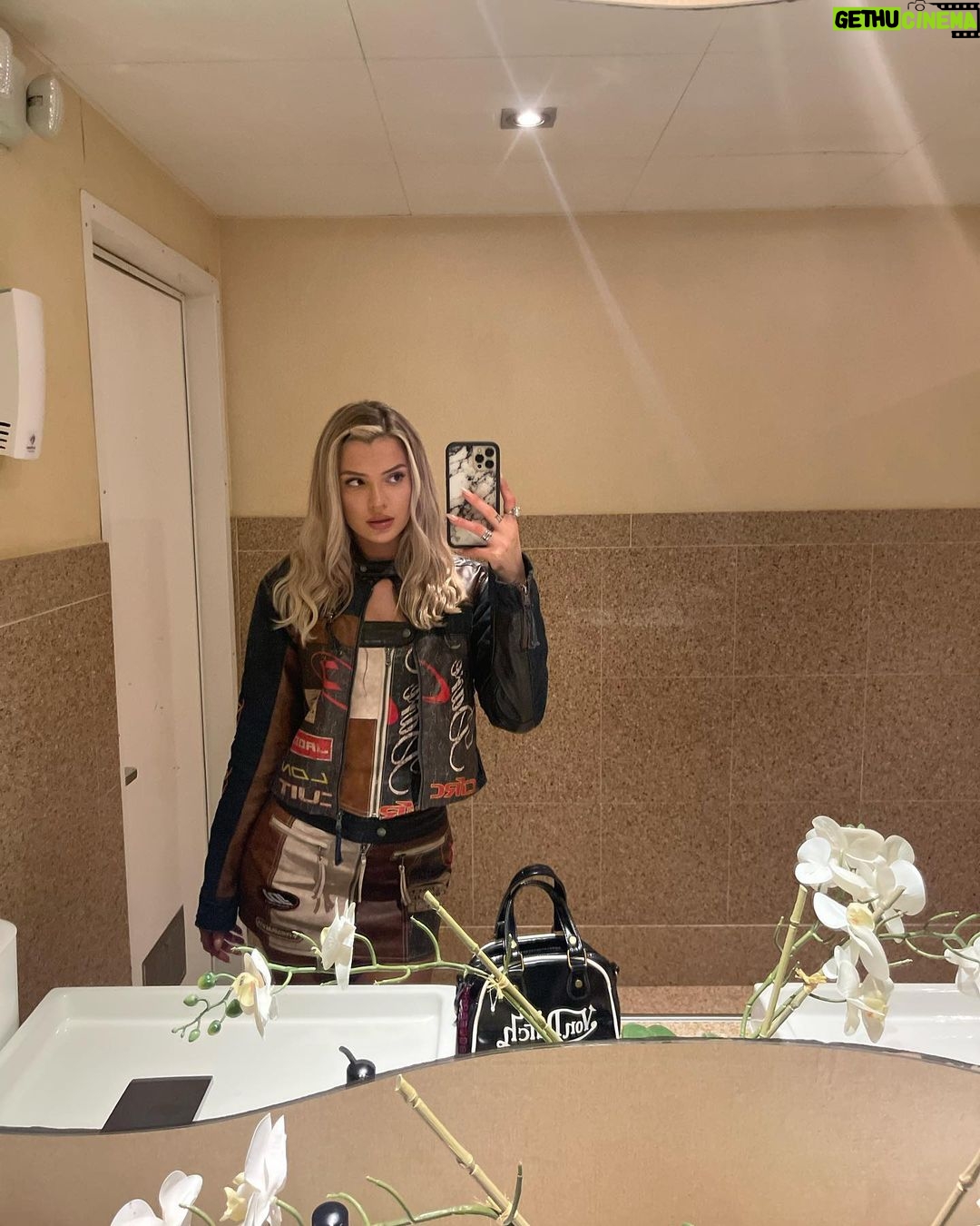 Actress Alissa Violet HD Instagram Photos and Wallpapers April 2023 ...