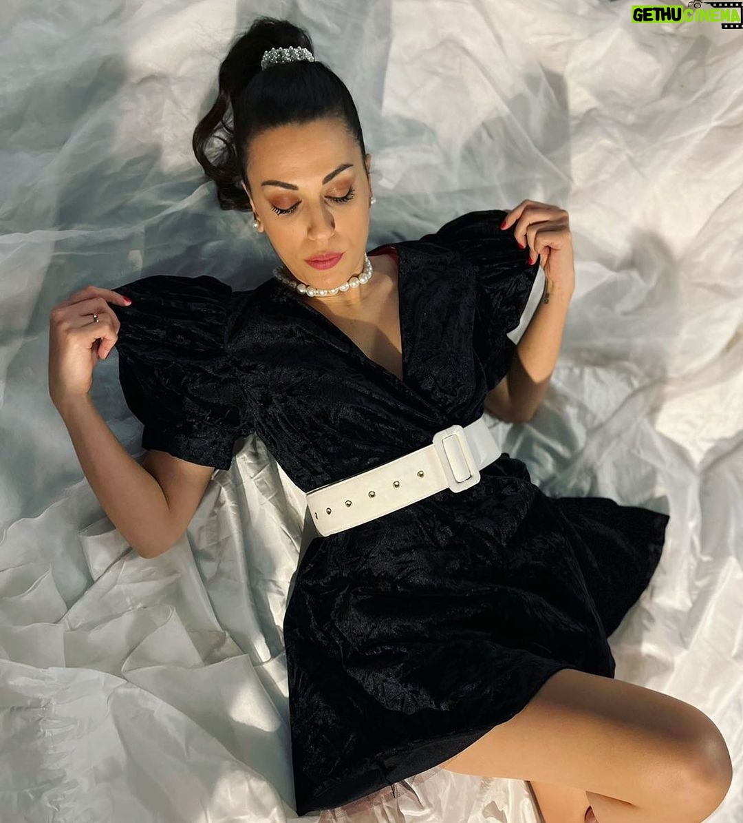 Actress Anna Menenakou HD Instagram Photos and Wallpapers July 2022 ...