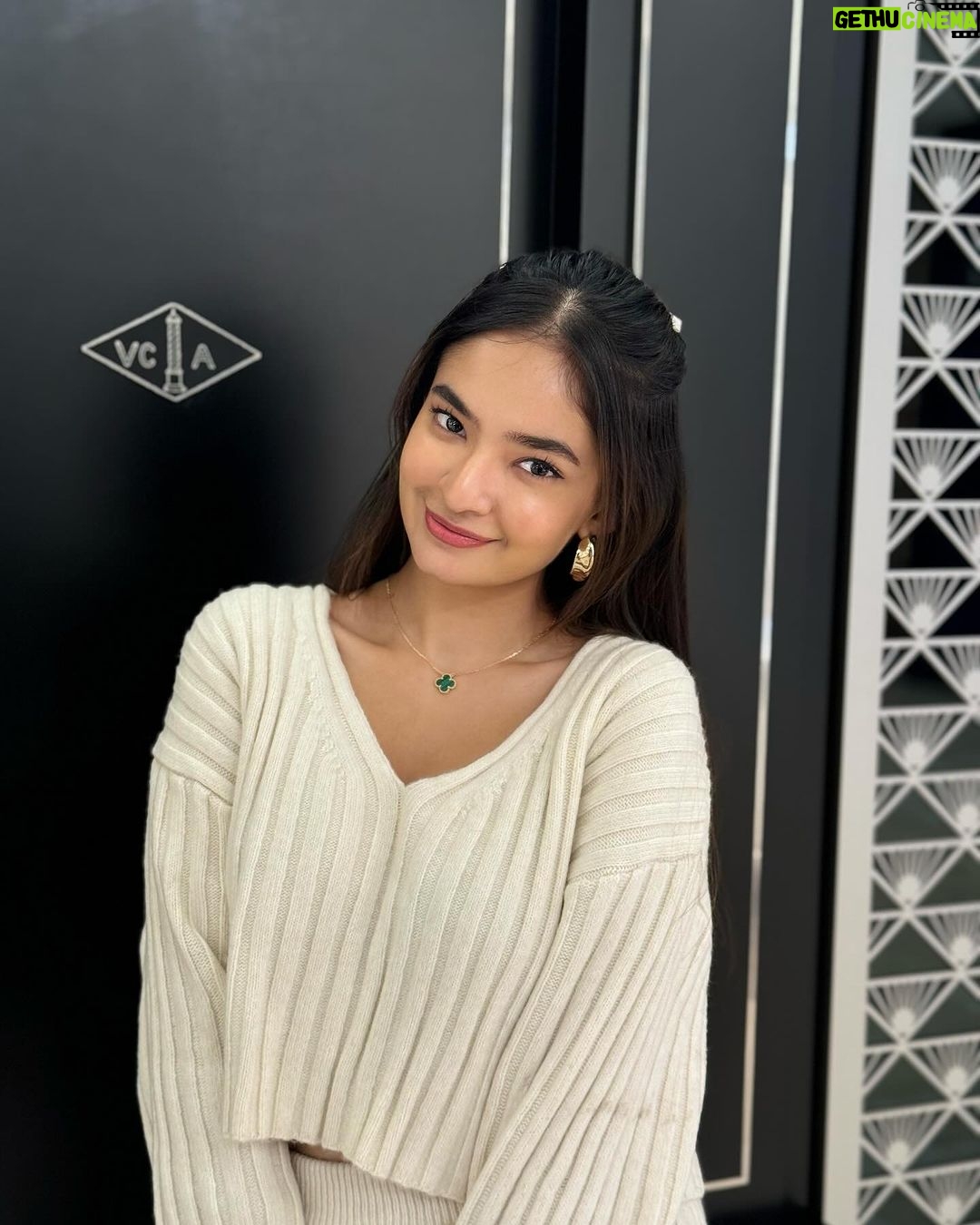 Actress Anushka Sen HD Instagram Photos and Wallpapers January 2024 ...