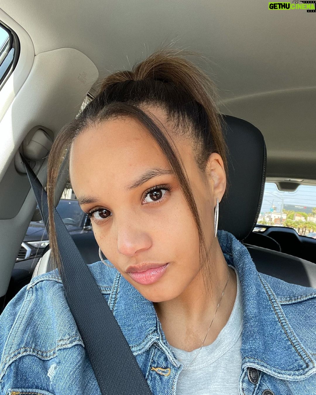 Ashley Nicole Williams Instagram – hi :) | Gethu Cinema