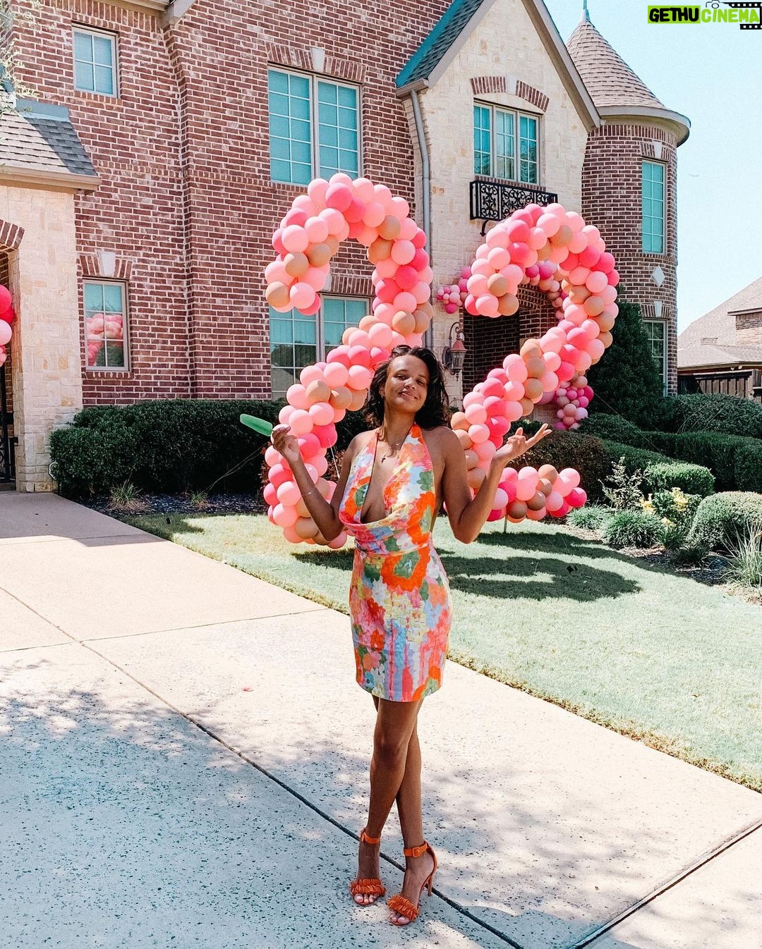 Ashley Nicole Williams Instagram – issa twenty twooo 🎈 #latepost # ...