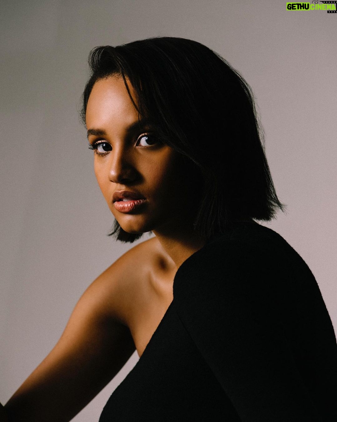 Ashley Nicole Williams Instagram – thank you @flauntmagazine ♡ | Gethu ...