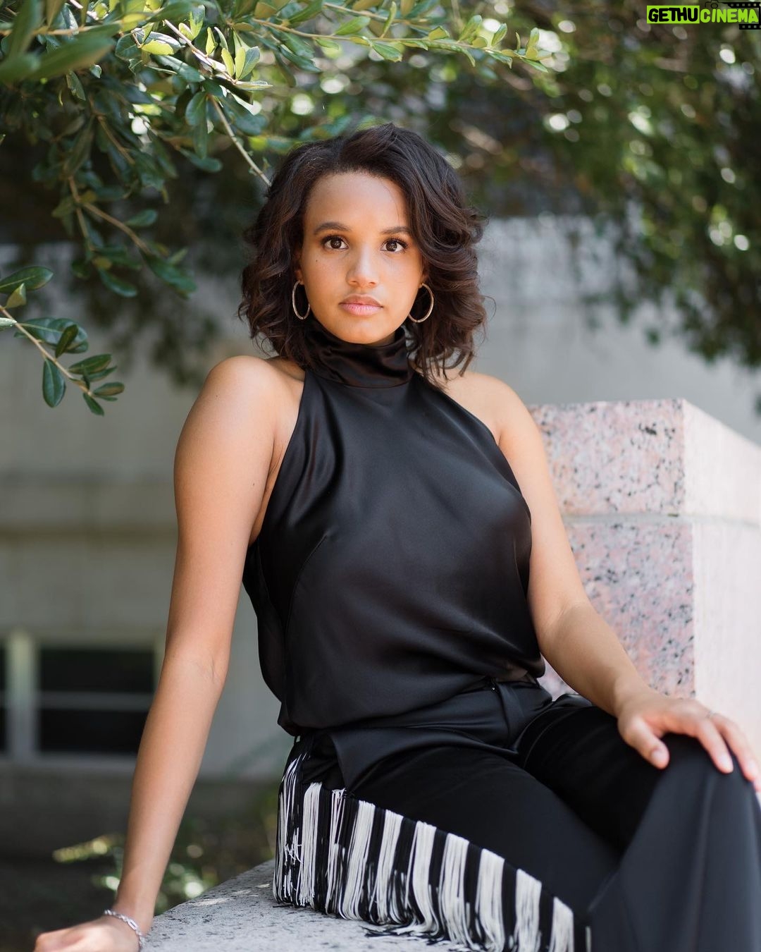 Ashley Nicole Williams Instagram – finishing college ON TIME while ...