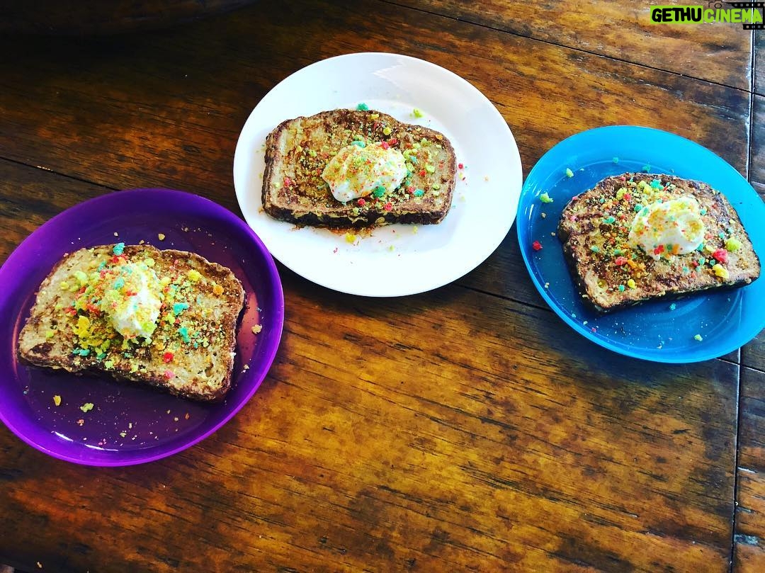 Ashton Kutcher Instagram – Rainbow French toast? French toast, plain ...
