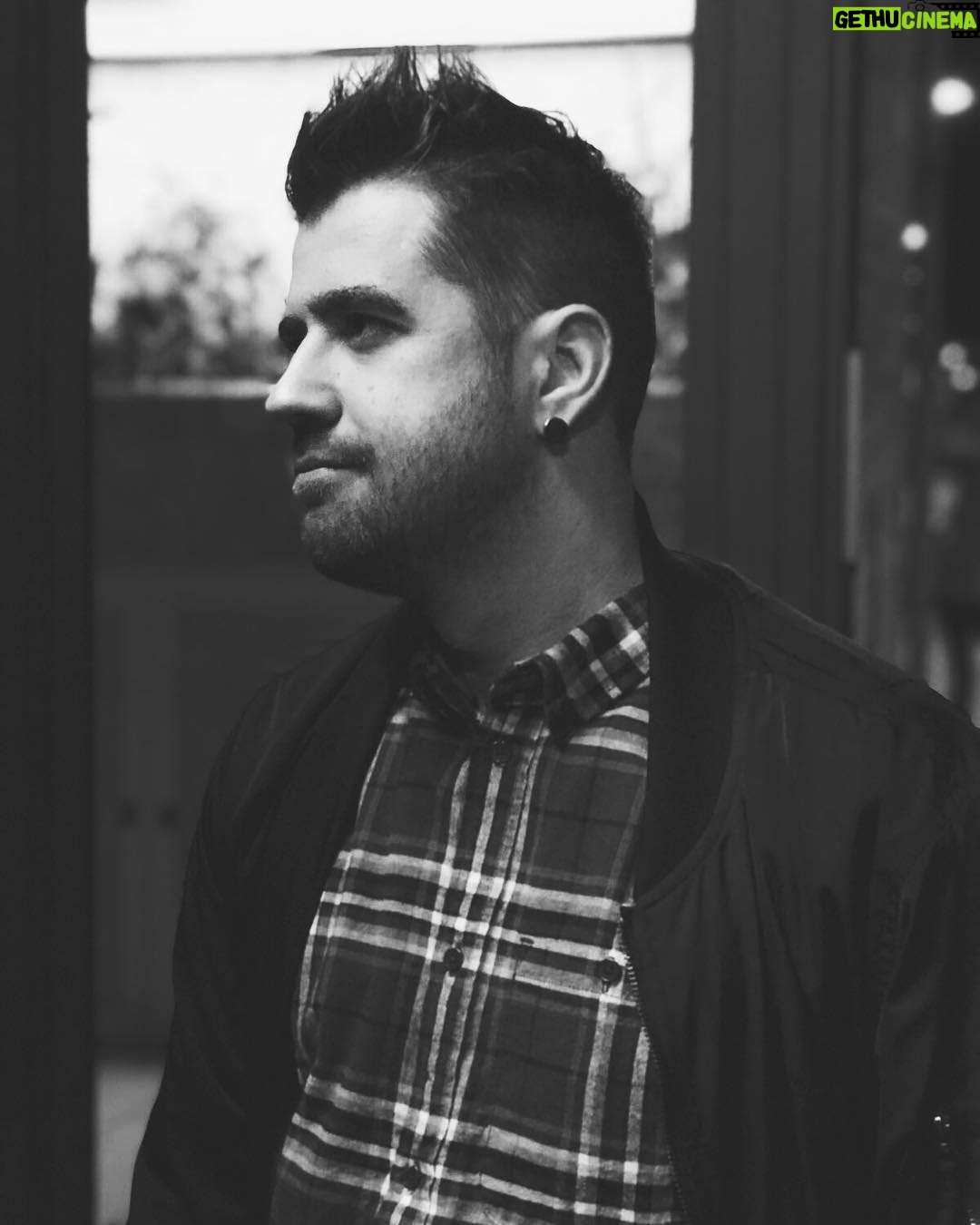 AuronPlay Instagram – pensando en los sims | Gethu Cinema