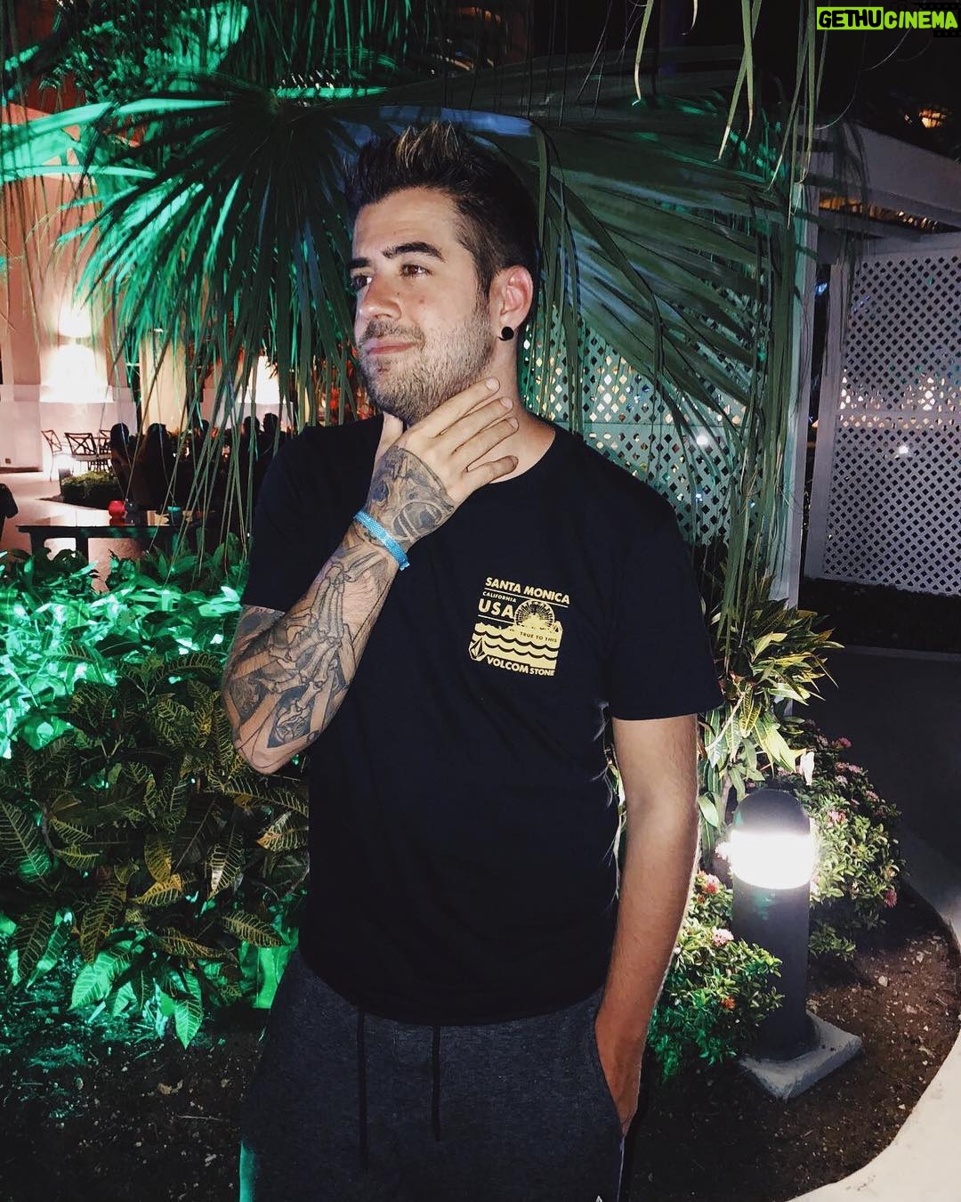 AuronPlay Instagram – Acabo de subir nuevo vídeo. Aquí estoy pensando ...