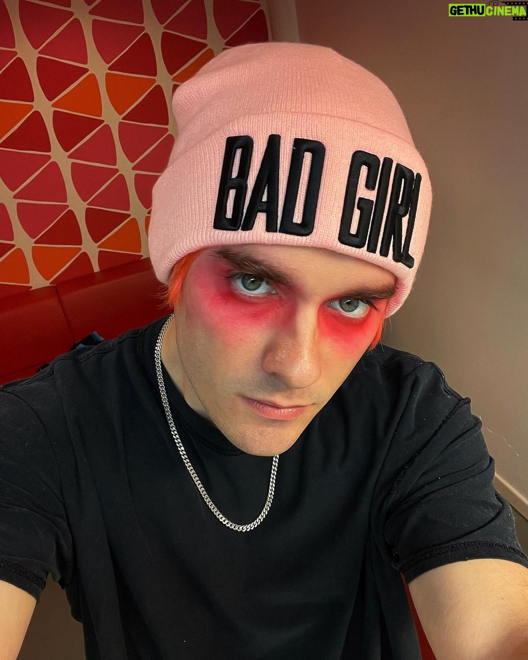 Awsten Knight Wiki, Biography, Age, Gallery, Spouse and more