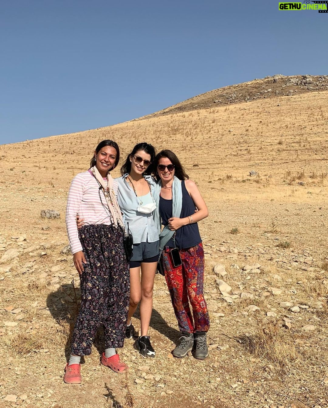 Beren Saat Instagram – Kadinlar beraber cikacak aydinliga. Sabirla ...