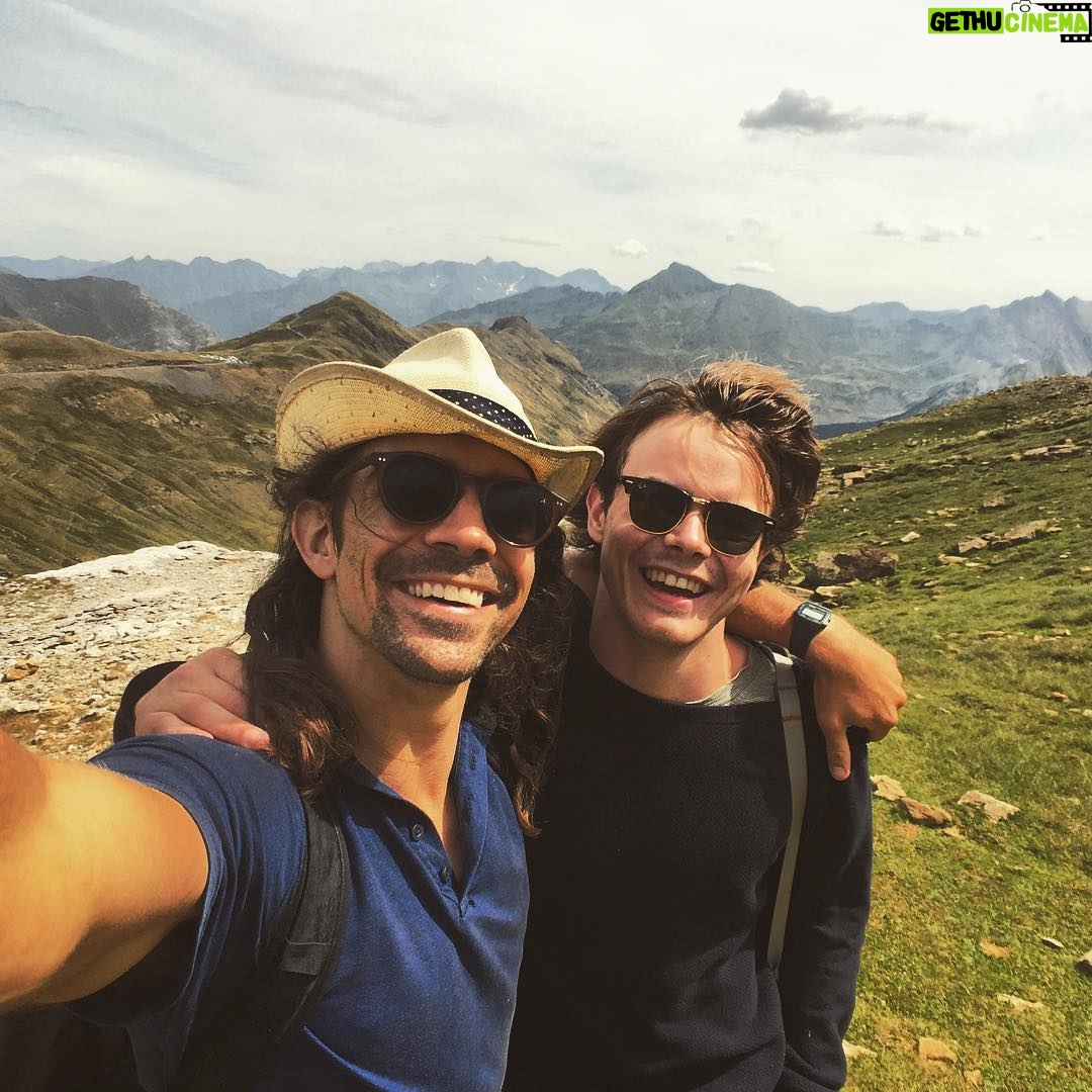 Charlie Heaton Instagram – 👒👍🏻🕶 | Gethu Cinema