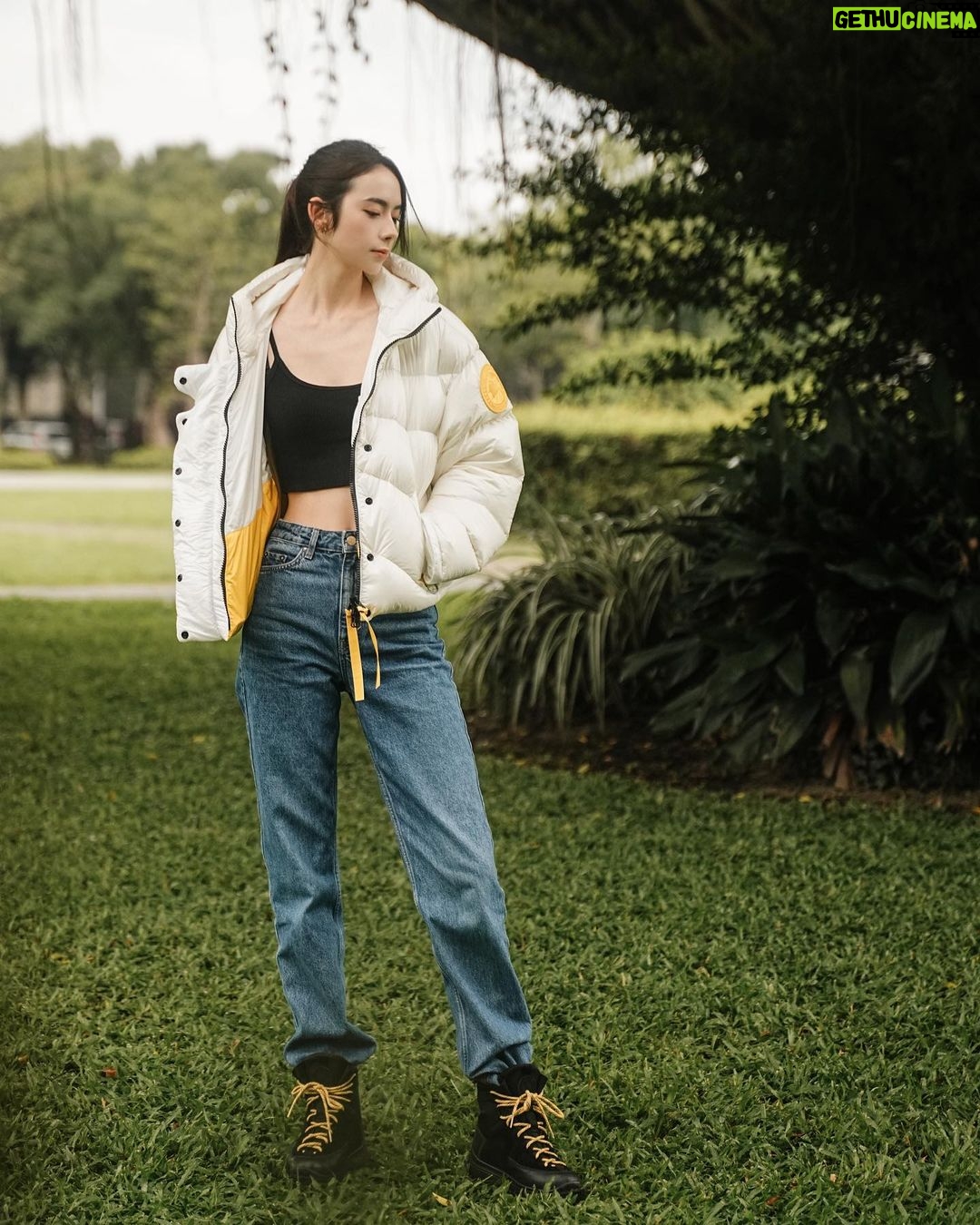 Charlize Lamb Instagram – 平常最喜歡的就是冬天，溫度適宜又舒服，有件雙面穿著又獨特的外套，可以隨心情展現截然不同的 ...