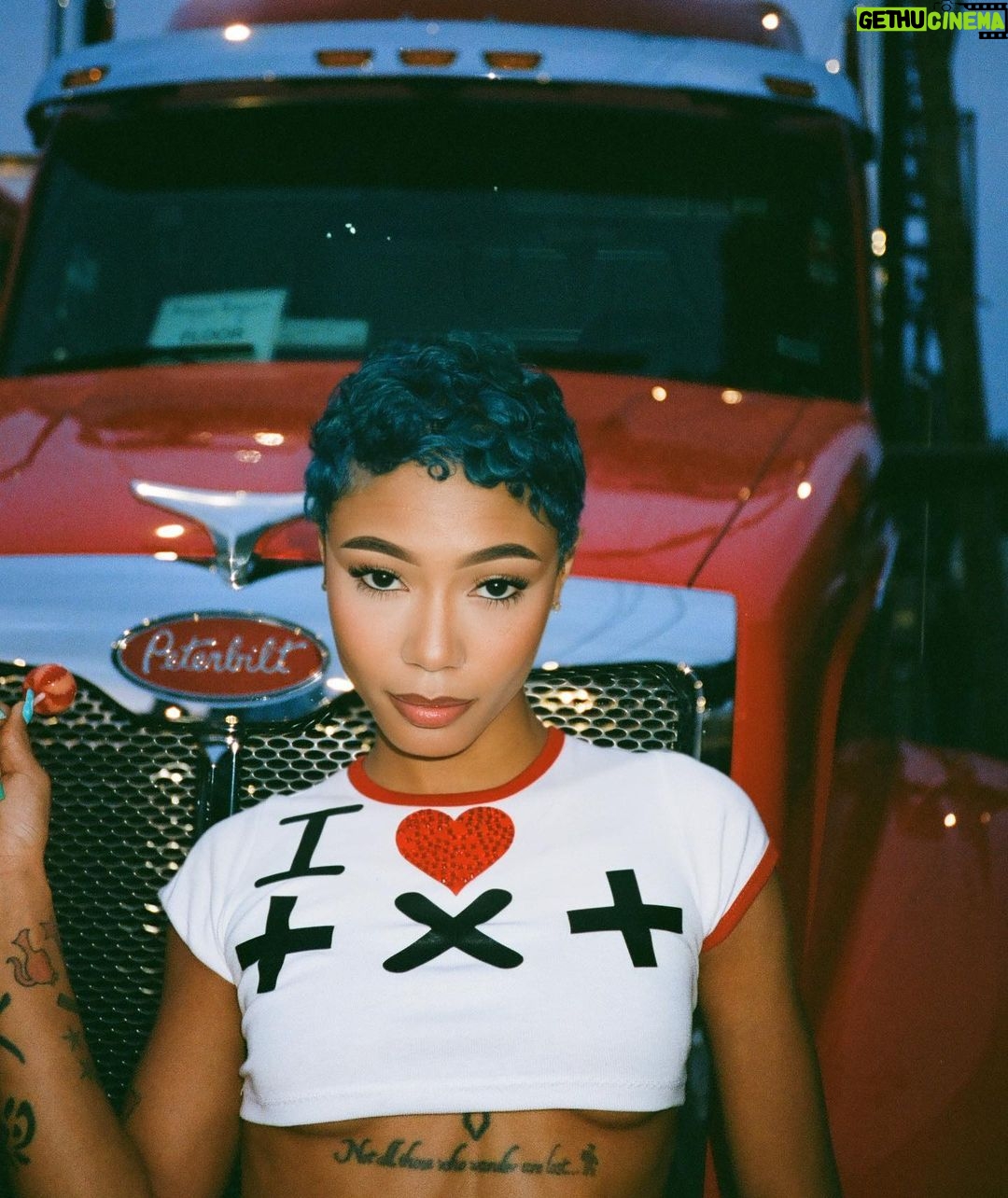 Coi Leray Instagram – Take a trip up to the hills, catch a vibe baby 🌙 ...