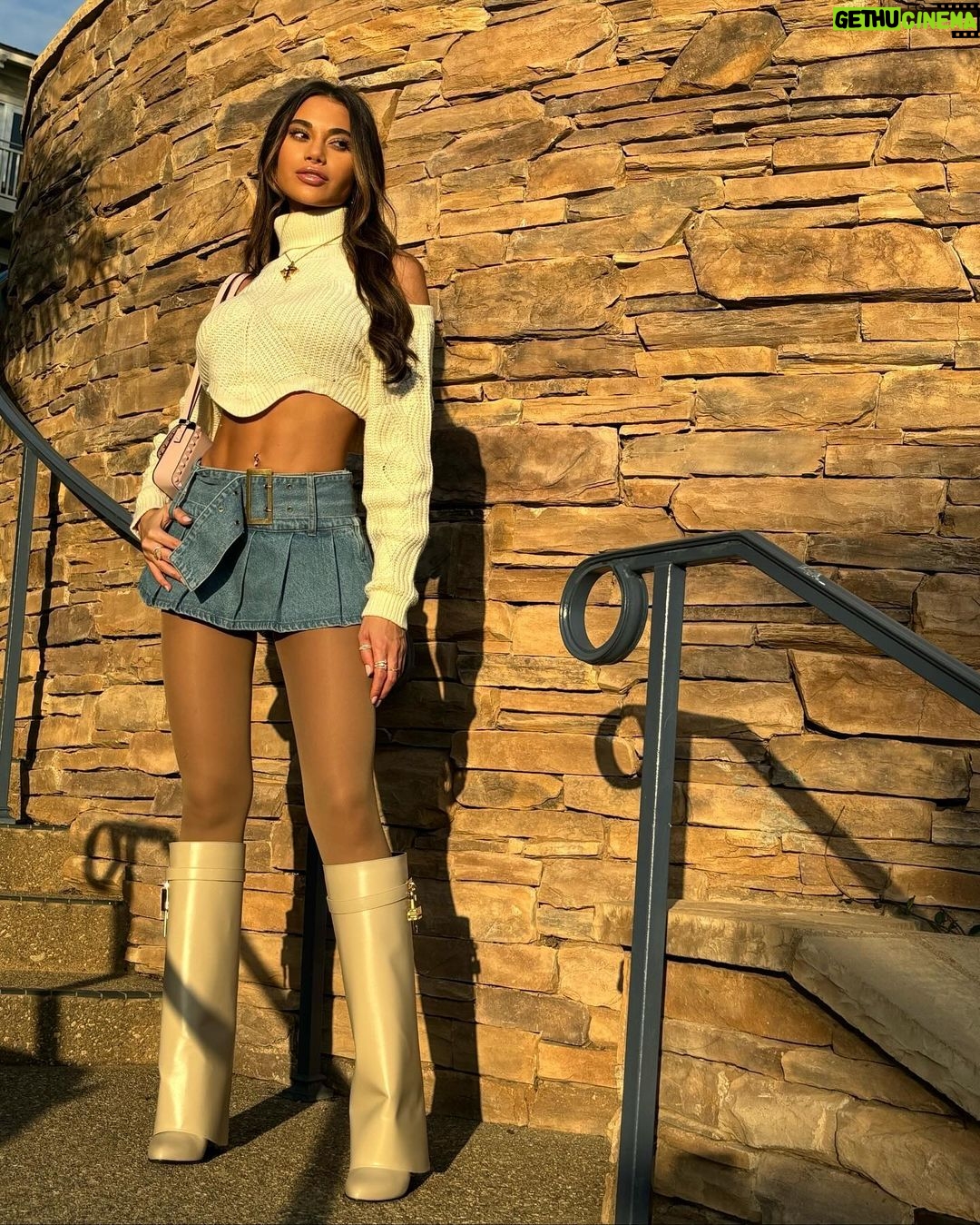 Courtney Boerner Instagram – Cali winter 🧞‍♀️🌸🎀👙 | Gethu Cinema