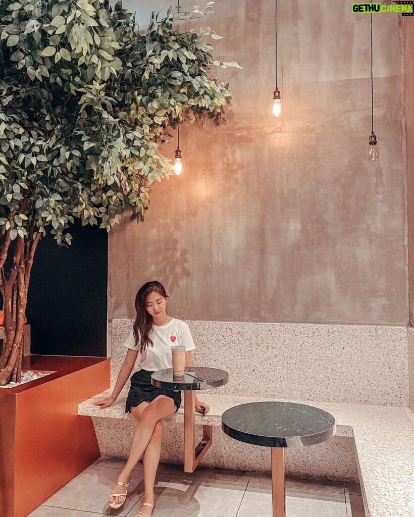 Actress Denise Soong Ee Lyn HD Instagram Photos and Wallpapers June ...