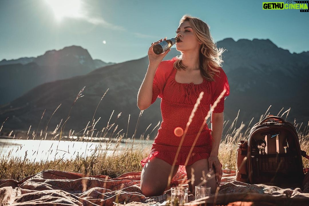 Drew Catherine Instagram – Let’s go for a hike ! I’ll pack a picnic ...
