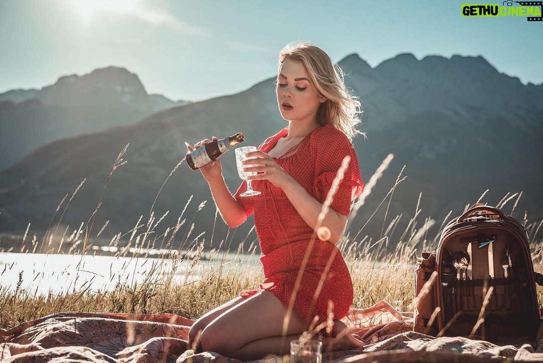 Drew Catherine Instagram – Let’s go for a hike ! I’ll pack a picnic ...