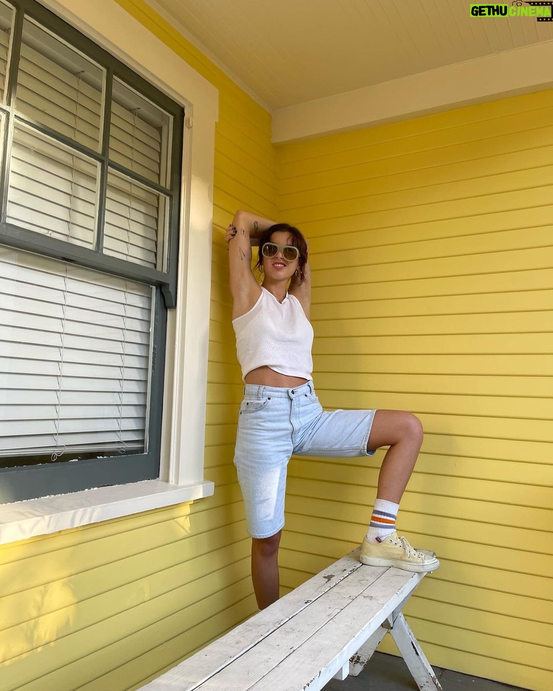 Emma Chamberlain Instagram – 🗣️JORTS👖 | Gethu Cinema