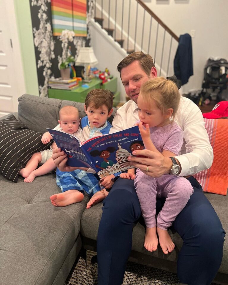 10 Must-See Instagram Photos of Eric Swalwell