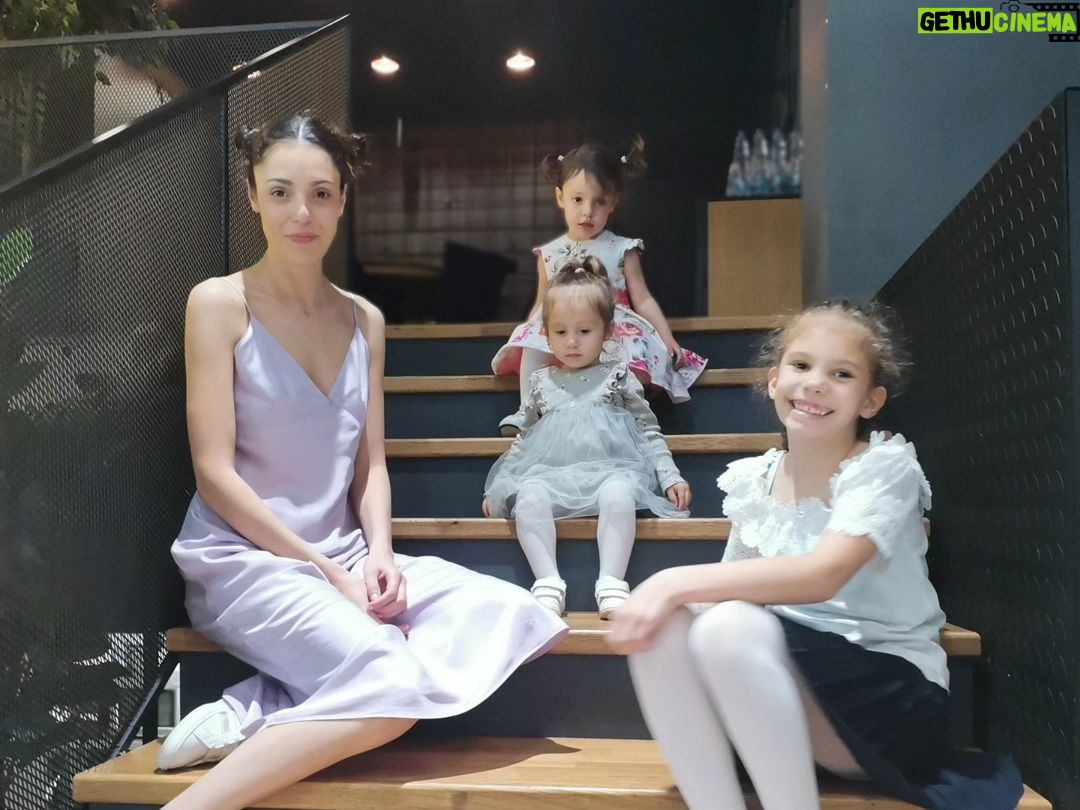 Evelin Kostova Instagram – Влизам в новото ниво с много мечти, малко ...