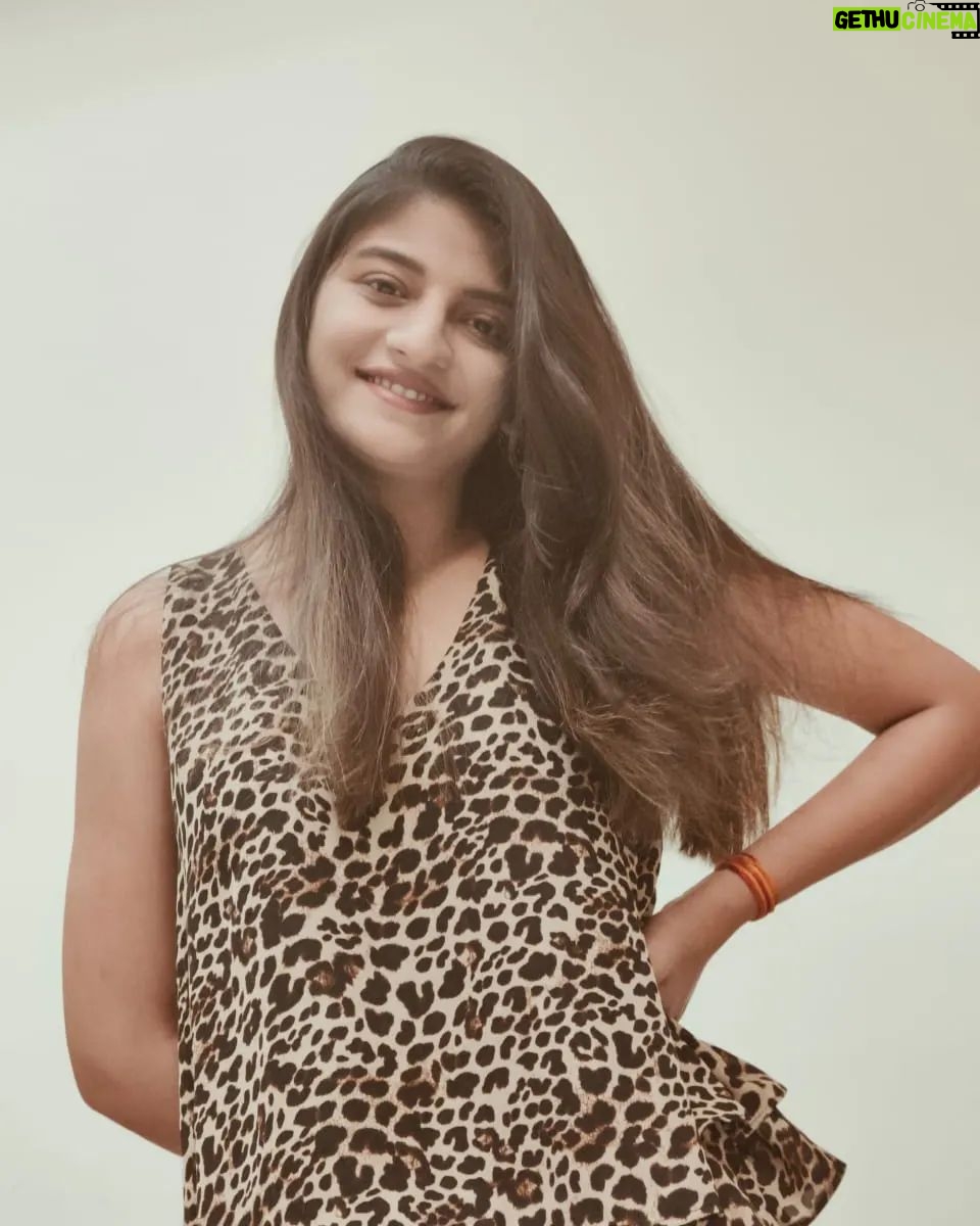 Actress Gayatri Jadhav HD Instagram Photos and Wallpapers March 2022 ...