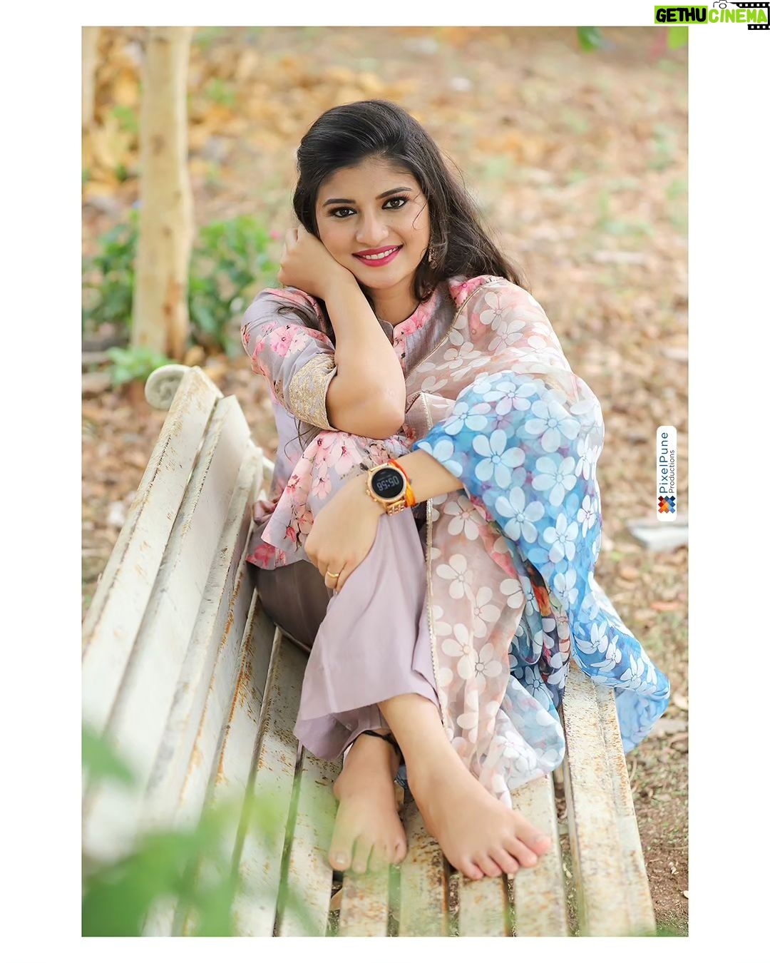 Actress Gayatri Jadhav HD Instagram Photos and Wallpapers October 2023 ...