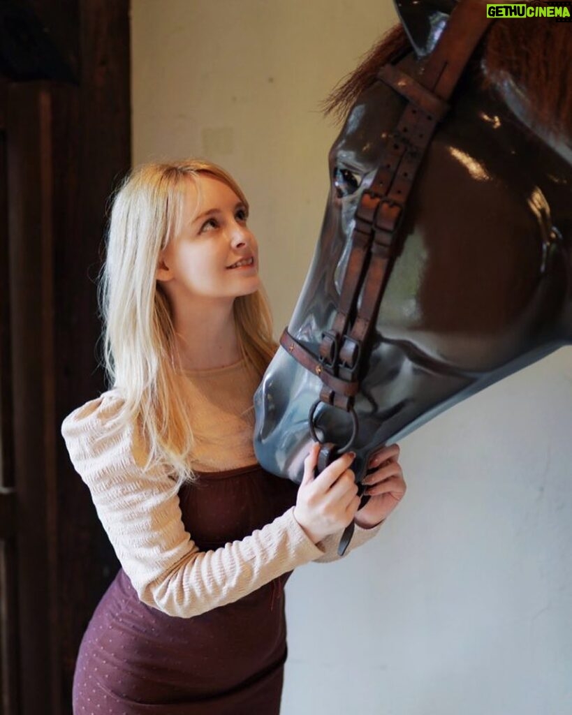 Actress Gemma Louise HD Instagram Photos and Wallpapers December 2022 ...