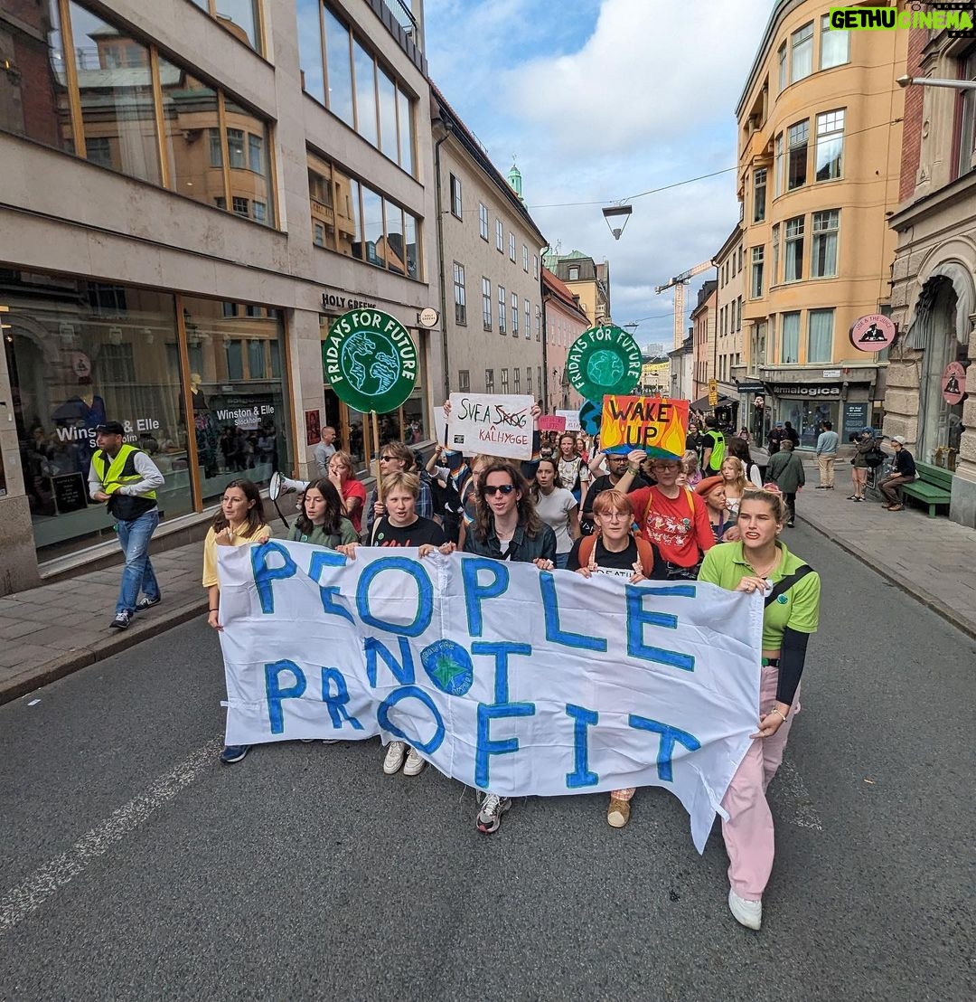 Greta Thunberg Instagram – Climate strike week 266. Today we are over 5 ...