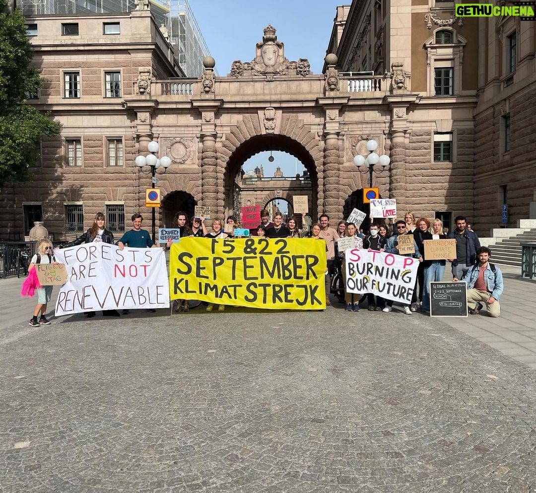 Greta Thunberg Instagram – Climate strike week 264. #FridaysForFuture # ...
