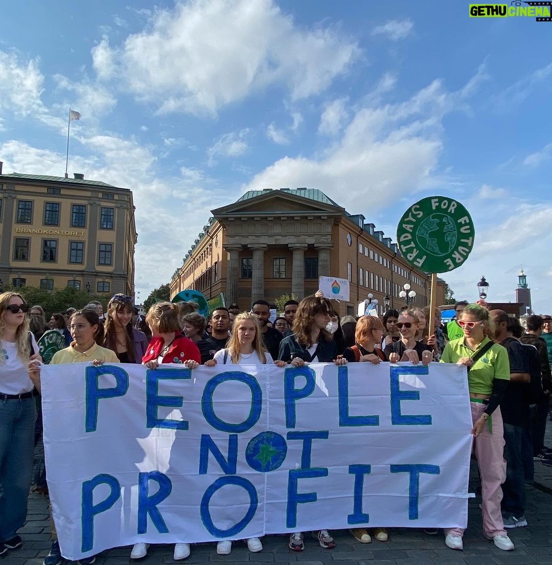 Greta Thunberg Instagram – Climate strike week 266. Today we are over 5 ...