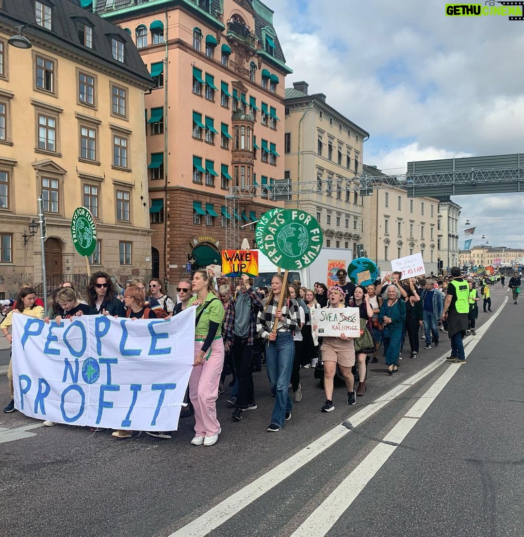 Greta Thunberg Instagram – Climate strike week 266. Today we are over 5 ...