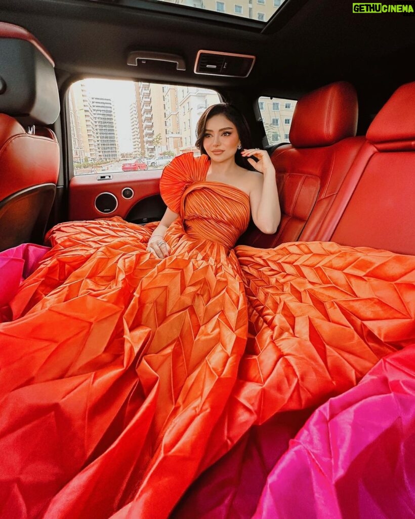Haifa Hassony Instagram – 🧡🩷💜 : : : الفستان من @yona.iq تصميم ...