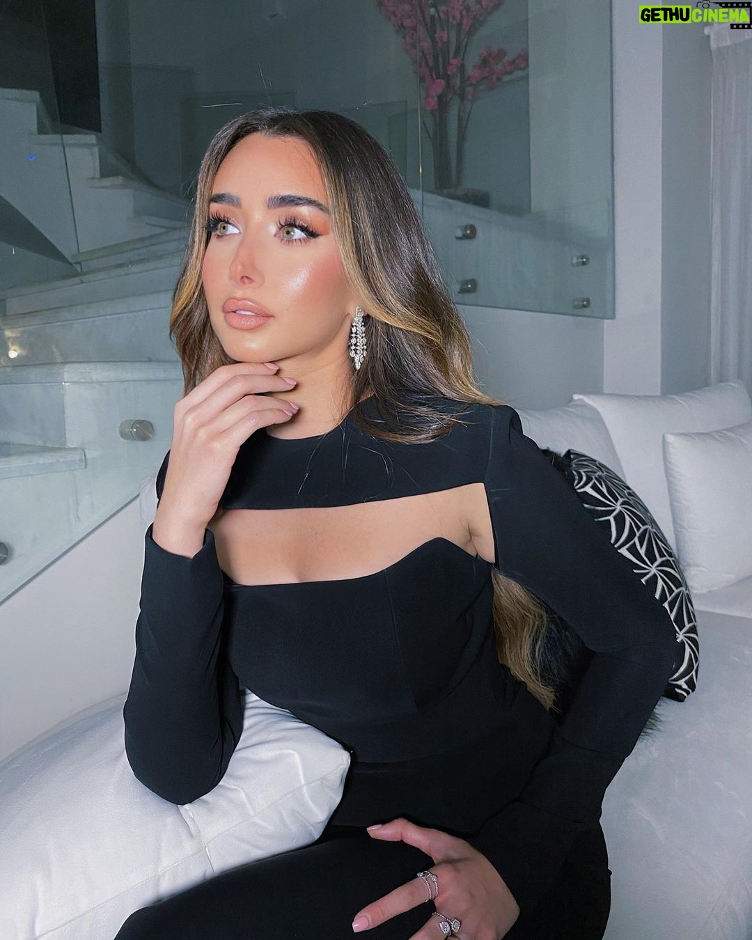 Actress Hana AlZahed HD Instagram Photos and Wallpapers February 2024 ...