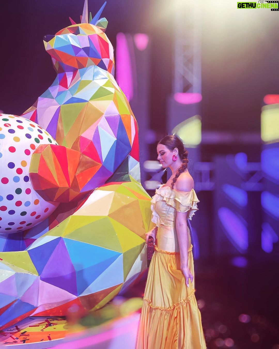 Hanady Mehanna Instagram – #HayReem day 🏽🌕 Styled by ...