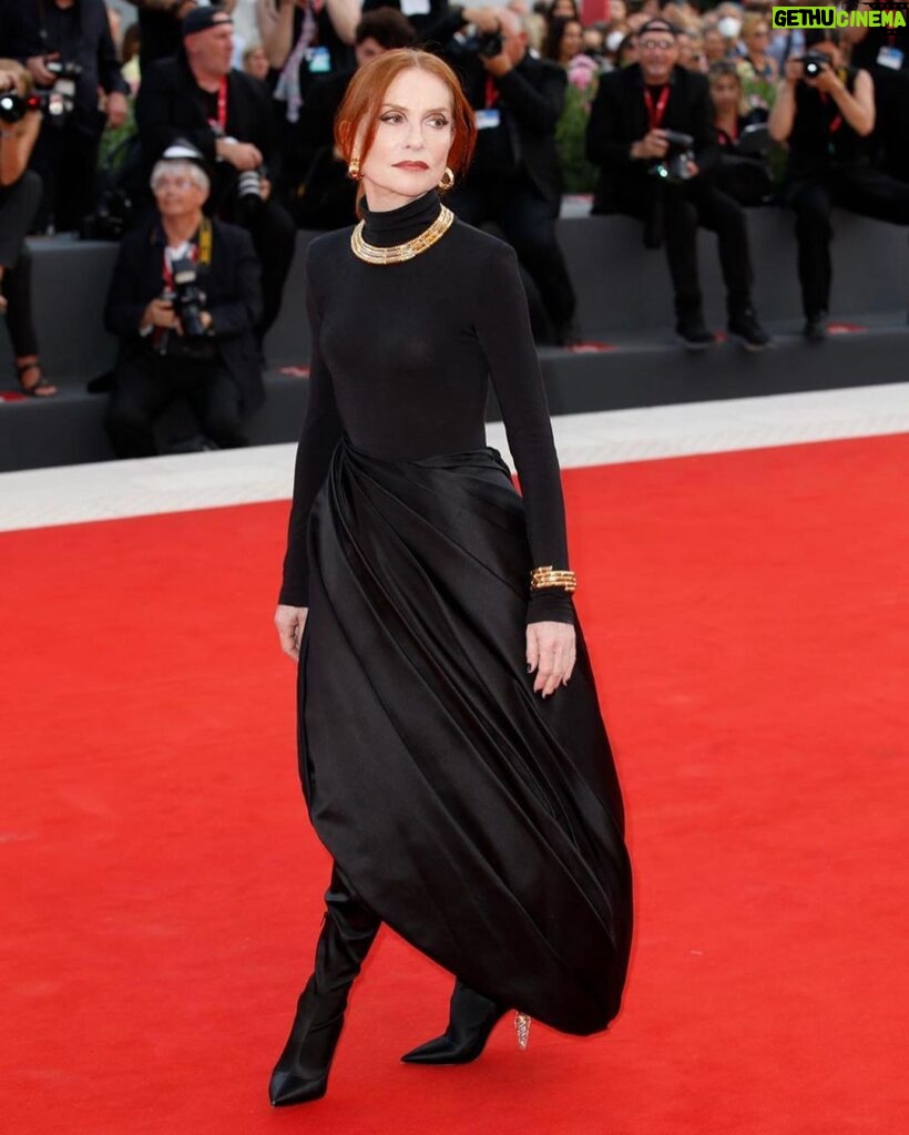 Actress Isabelle Huppert HD Instagram Photos and Wallpapers October ...