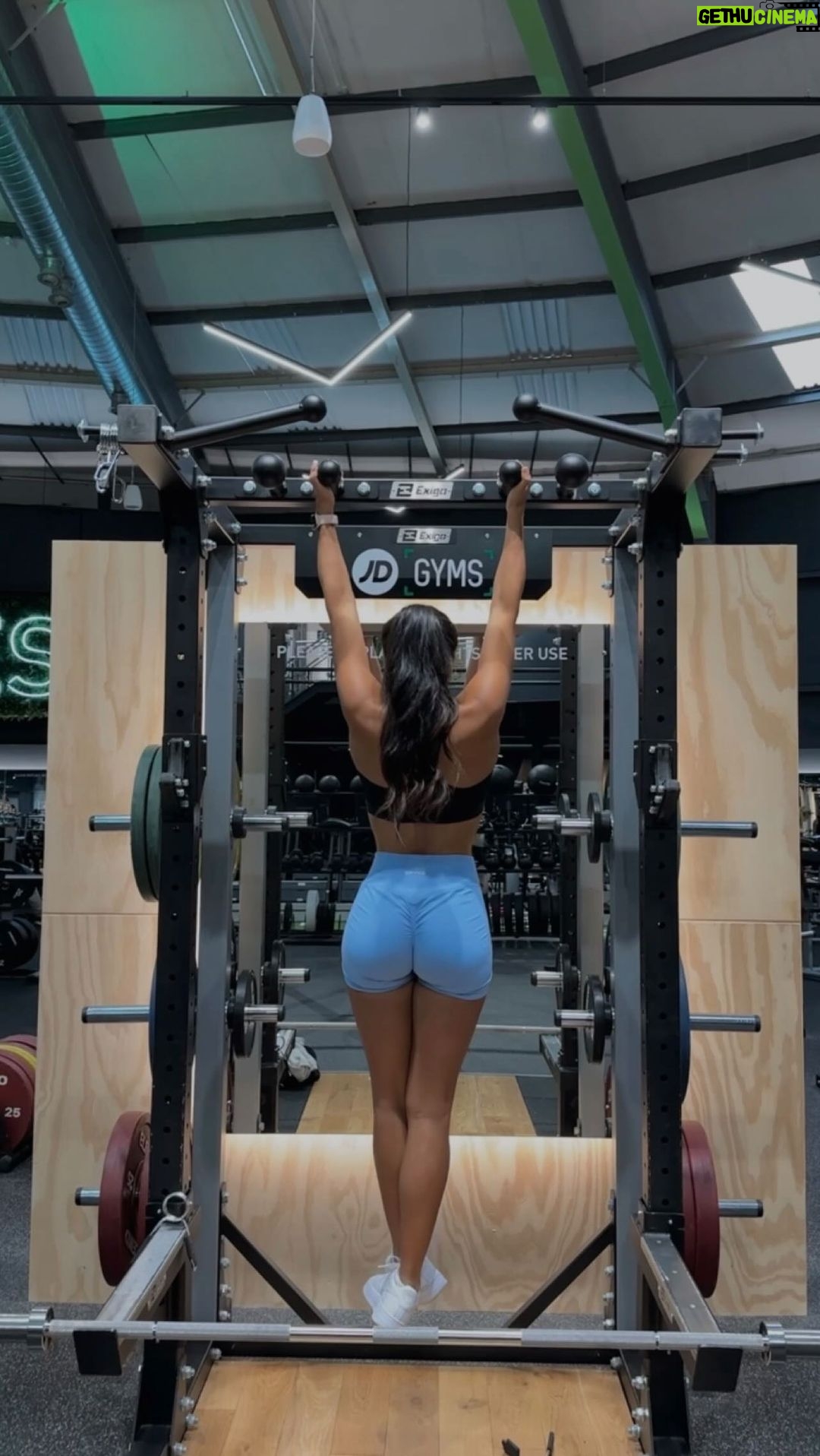 Izzy Fairthorne Instagram – less than 3 weeks till 2024!! Now is the ...