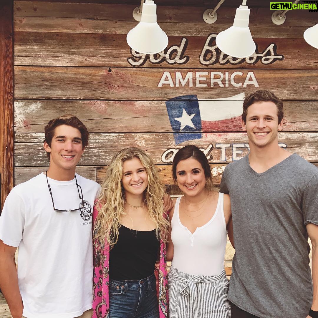 Jenna Boyd Instagram – Super rare that all 4 of us get to be together ...