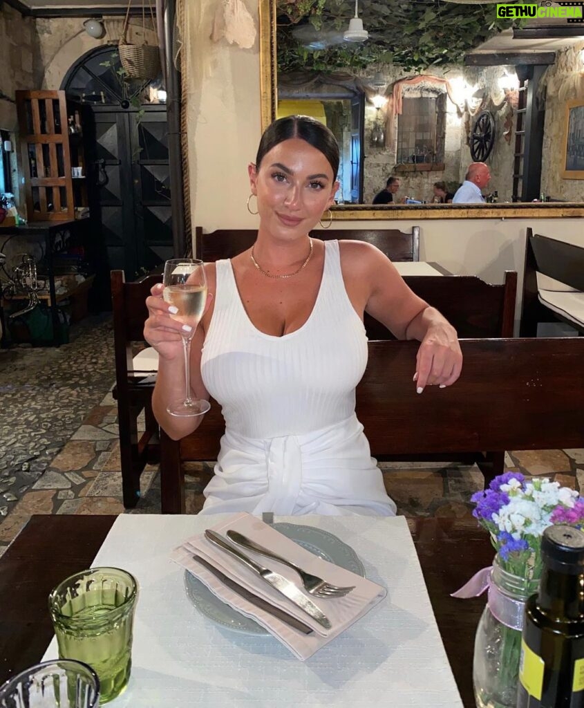 Actress Joey Fisher HD Instagram Photos and Wallpapers December 2020 ...
