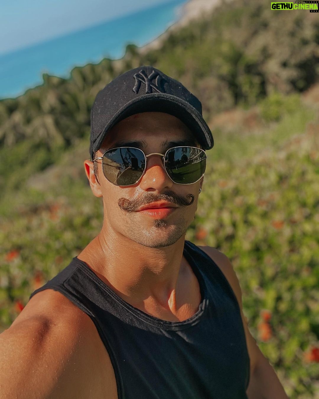 Leandro David Instagram – O corona foi embora junto com 2020, né ...