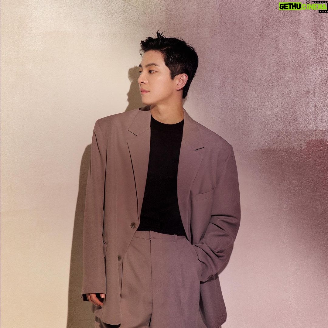 Lee Geon Wiki, Biography, Age, Photos, Spouse and more