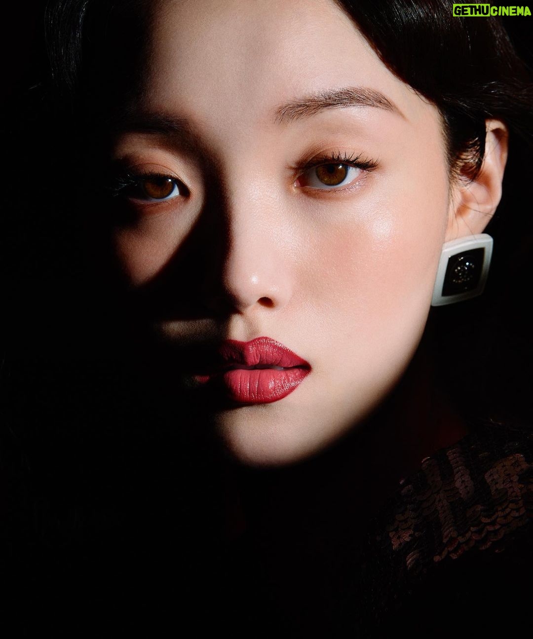Lee Sung-kyoung Instagram – B cut, but 💋 | Gethu Cinema